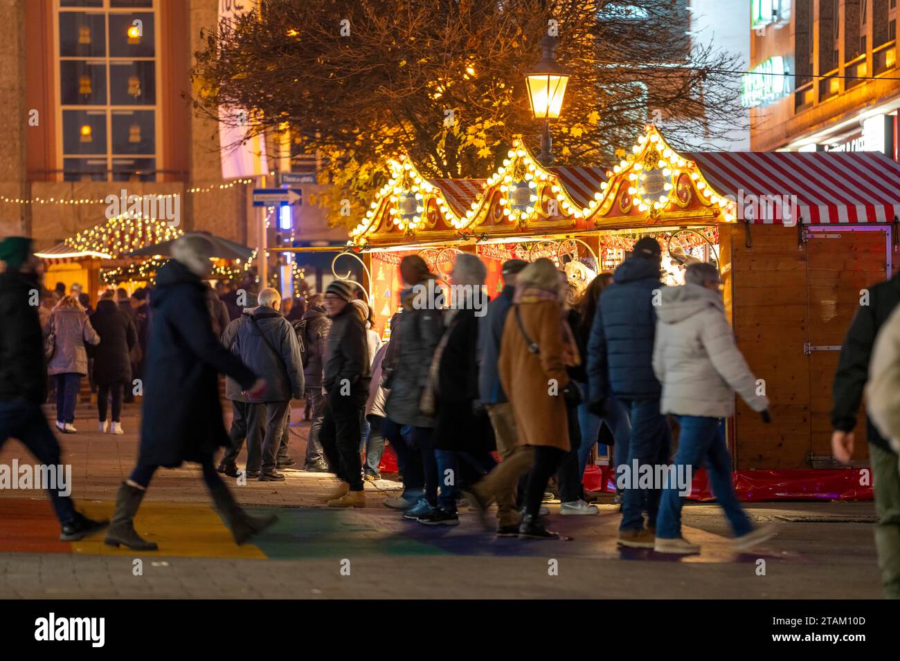 Pre-Christmas period, Christmas market in the city centre of Essen ...