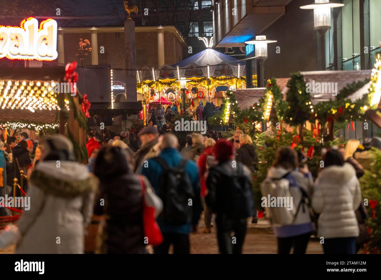 Pre-Christmas period, Christmas market in the city centre of Essen ...