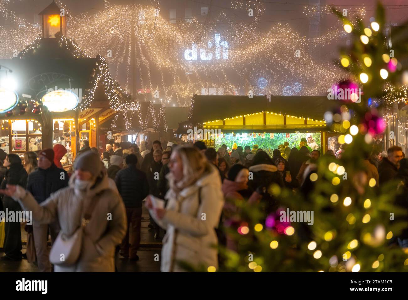 Pre-Christmas period, Christmas market in the city centre of Essen ...