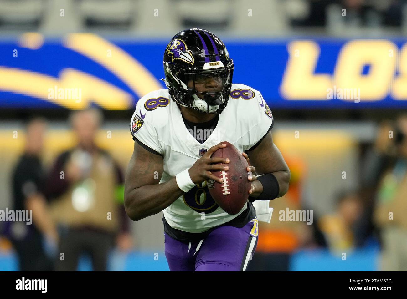 Baltimore Ravens quarterback Lamar Jackson (8) looks for a receiver ...