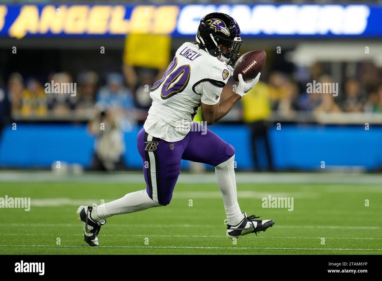 Baltimore Ravens tight end Isaiah Likely (80) catches a pass during an ...