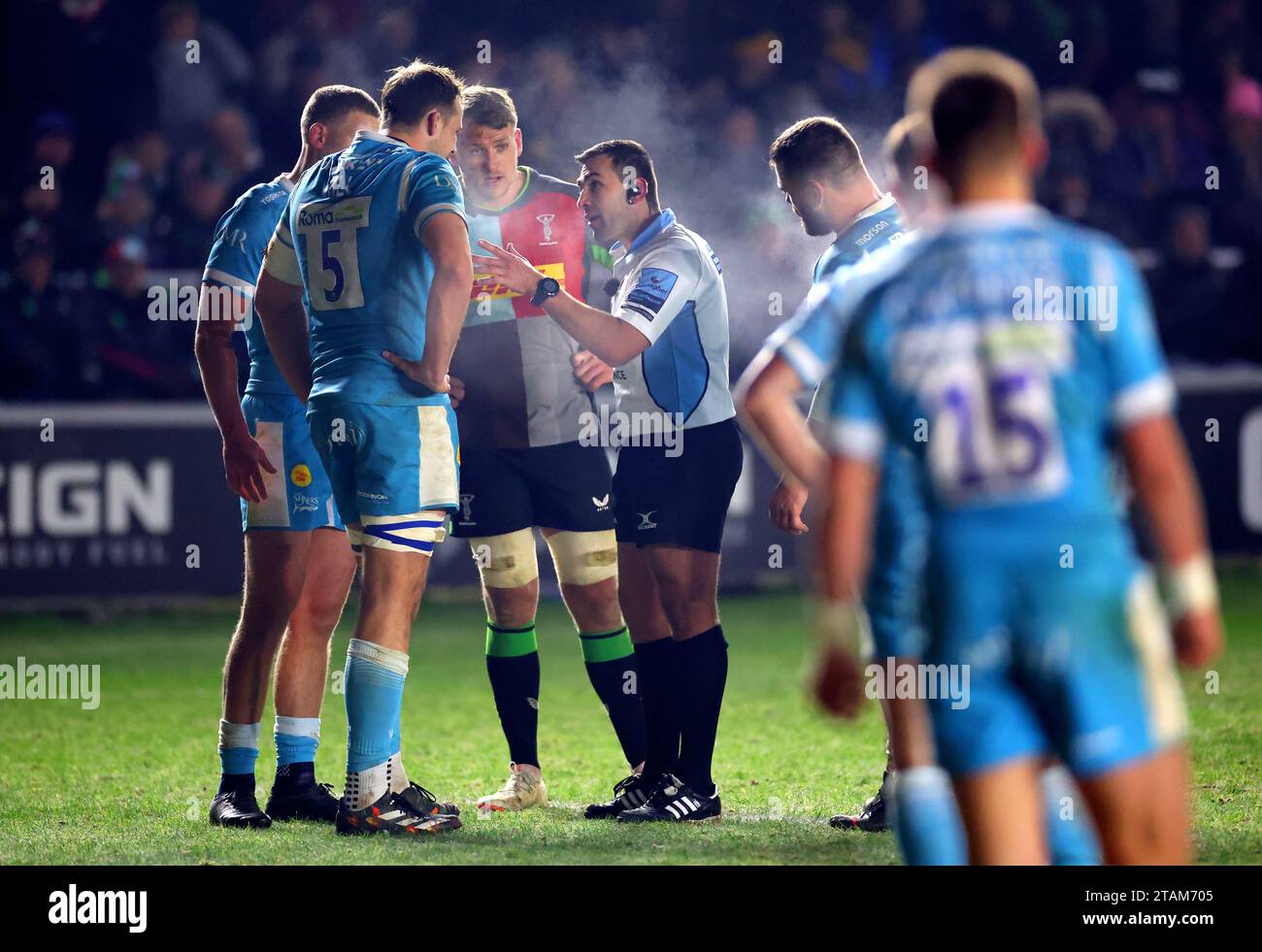 Rugby players and referee hi-res stock photography and images - Alamy