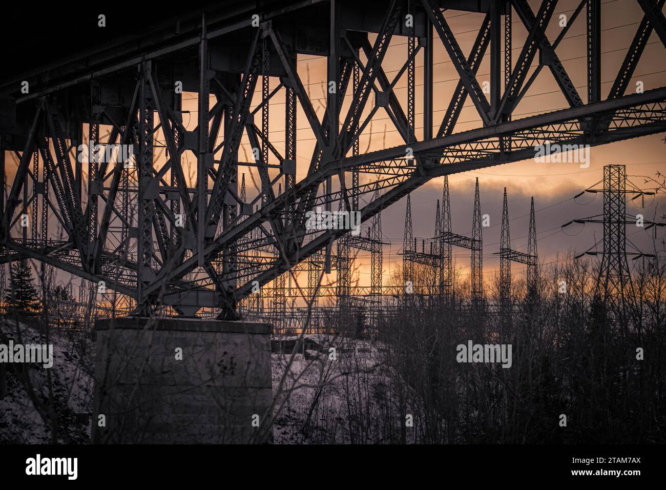Steel bridge in sunset hi-res stock photography and images - Alamy