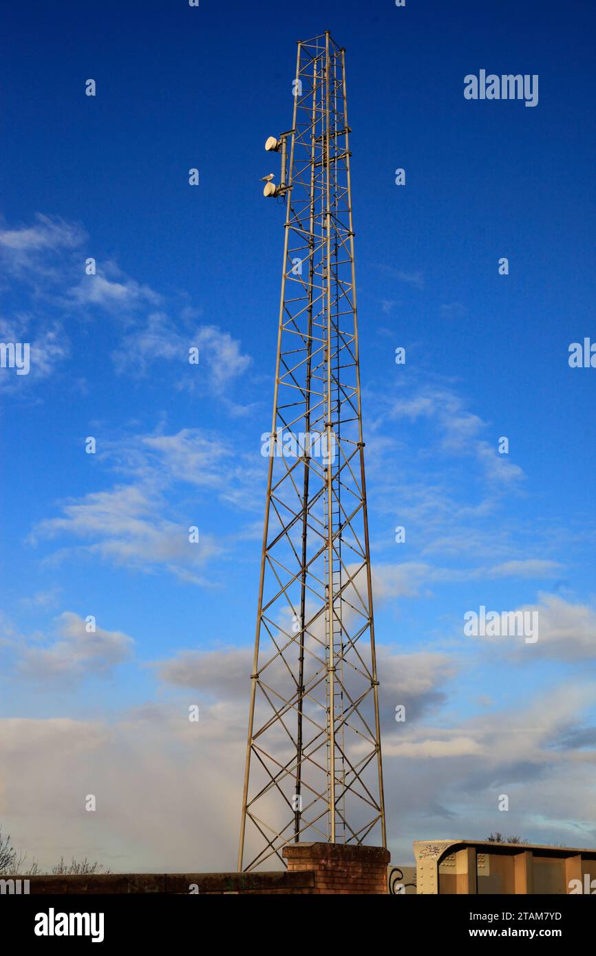 Wintry scenes Anlaby Road Hull HU3 tower block in the snow Stock Photo ...