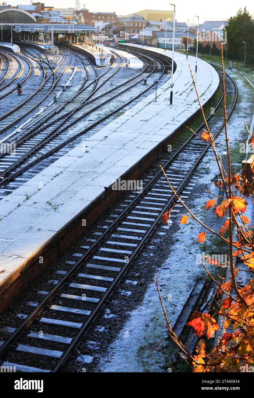 Rail travel Wintry scenes Anlaby Road Hull HU3 tower block in the snow ...