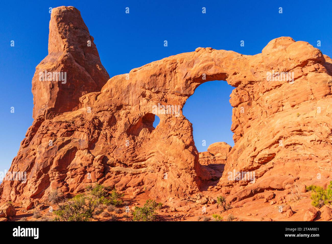 Early morning light on Turret Arch in Arches National Park in Utah ...