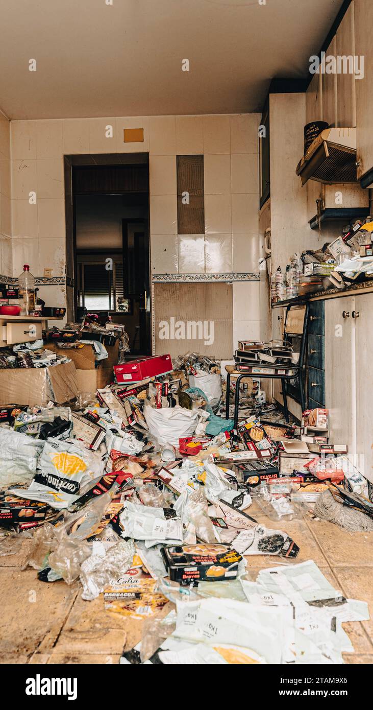 Trash in the kitchen Stock Photo - Alamy