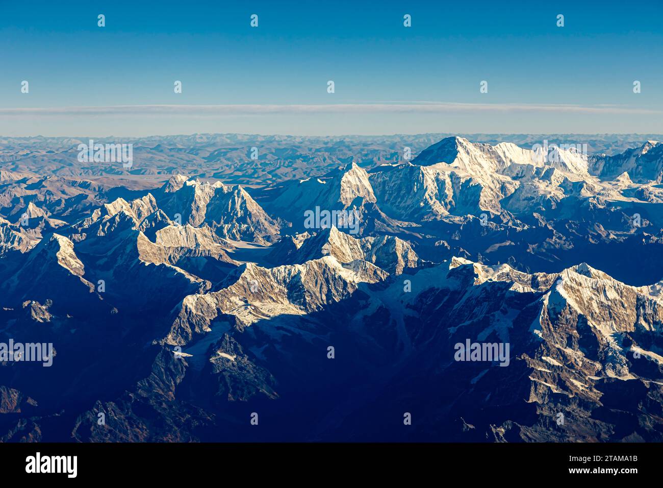 Mount Everest, the world's highest mountain on the border of Nepal and ...