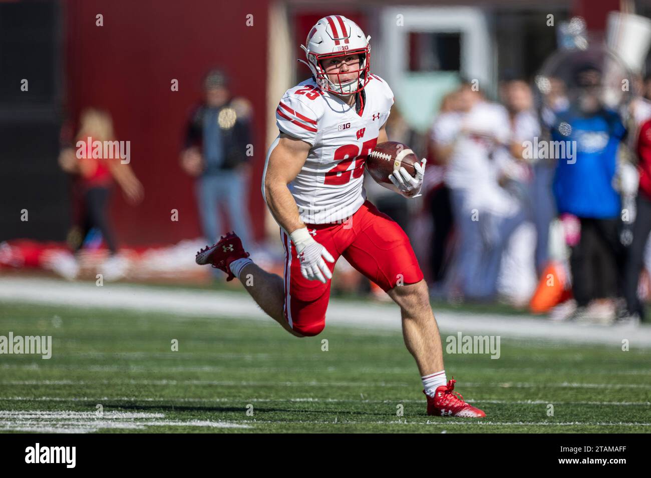 Wisconsin Badgers running back Cade Yacamelli (25) carries the ball ...