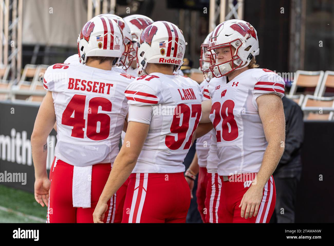 Wisconsin Badgers special teams unit huddle prior to a Big Ten ...