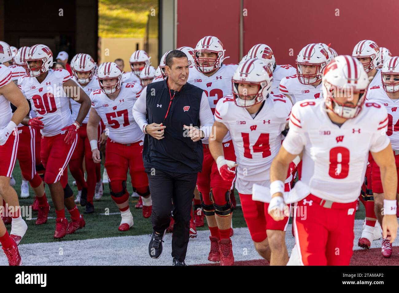 Wisconsin Badgers warm up prior to a Big Ten Conference NCAA college ...