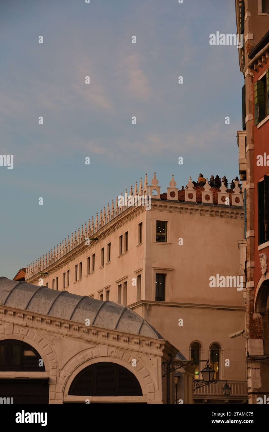 From Fondaco dei Tedeschi 'Altane' rooftop balcony at sunset, tourist ...