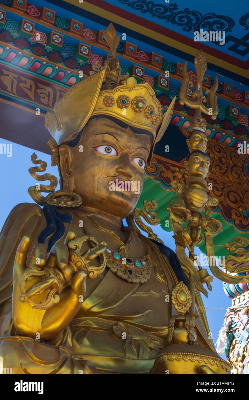 Staute og Guru Rimpoche at Muktinath, a sacred pilgrimage site for both ...