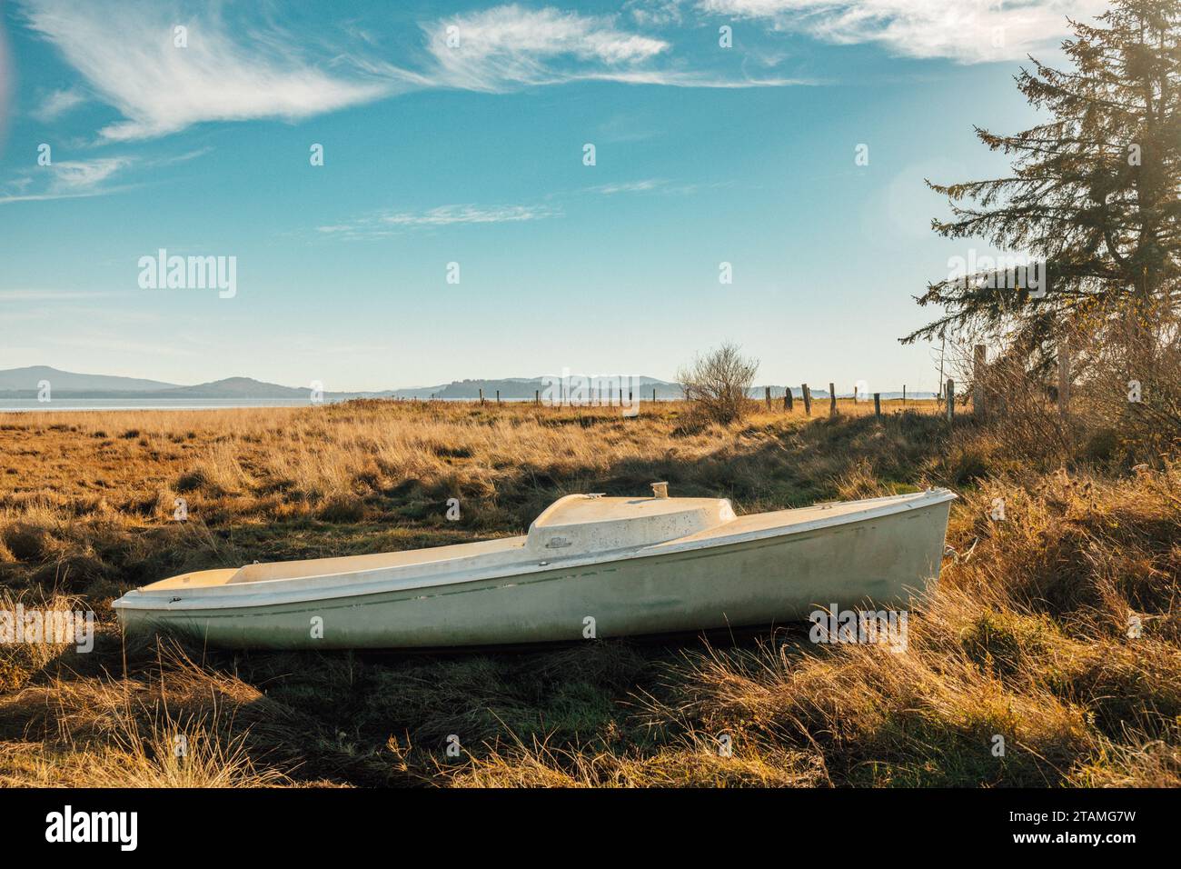 Washed up boat hi-res stock photography and images - Alamy