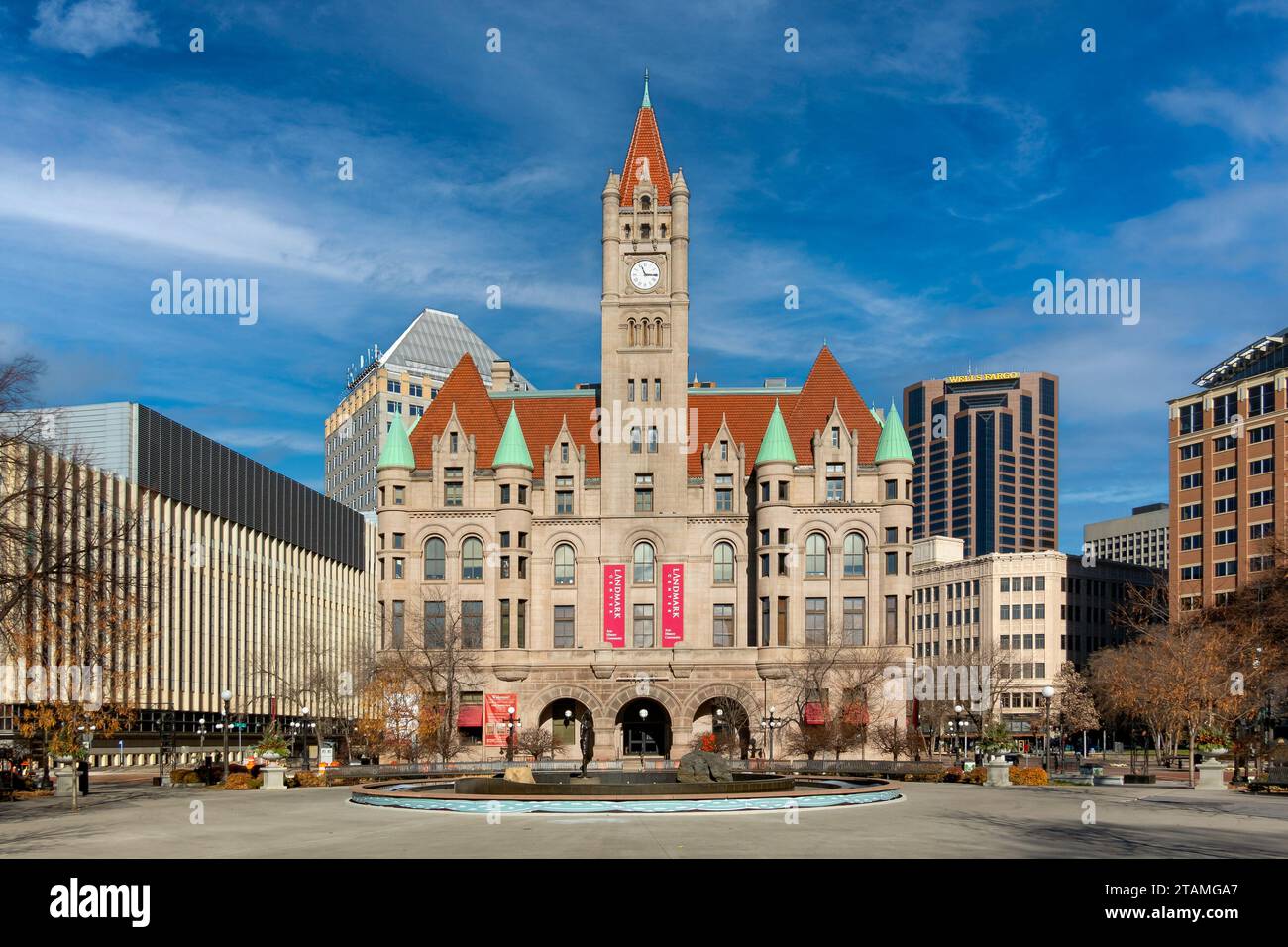Landmark center hi-res stock photography and images - Alamy