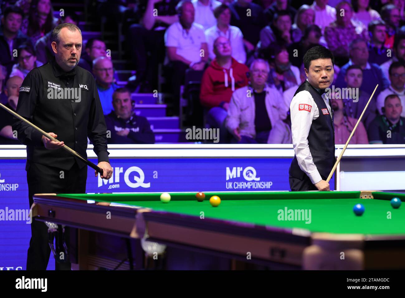 York, Britain. 1st Dec, 2023. Mark Williams (L) of Wales and Ding ...