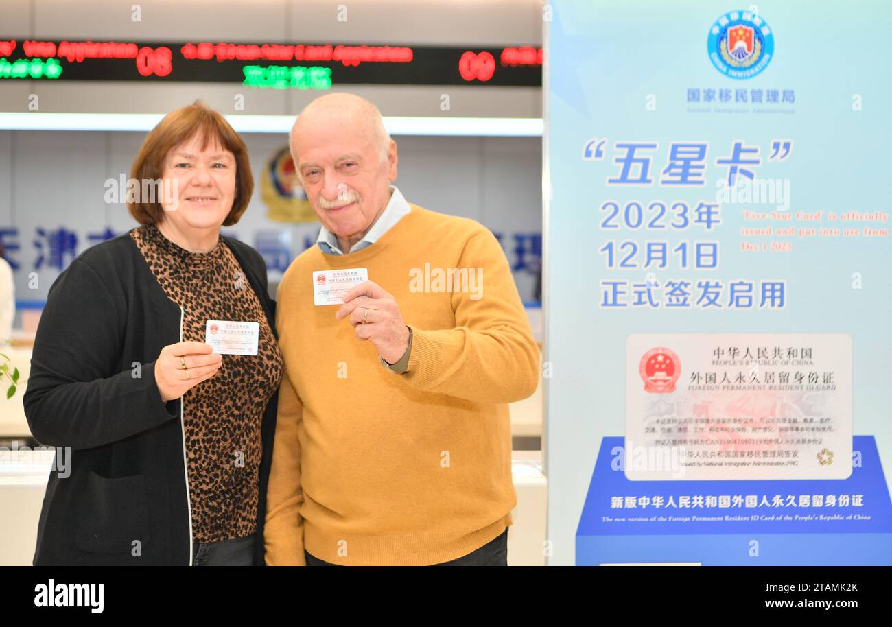 (231202) -- BEIJING, Dec. 2, 2023 (Xinhua) -- Card holders show their ...