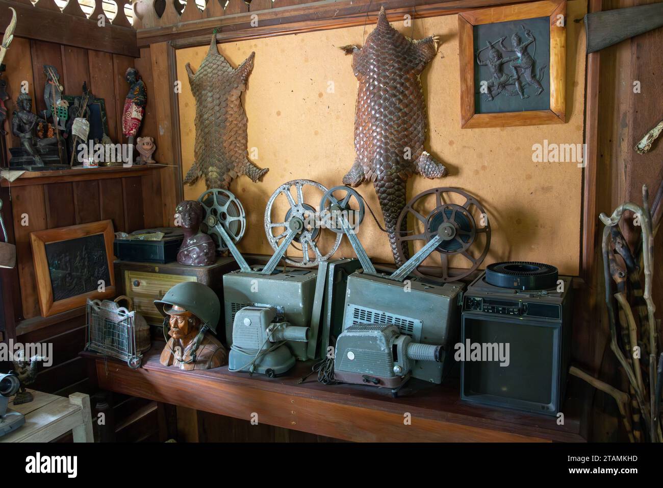 Furniture dust video hi-res stock photography and images - Alamy