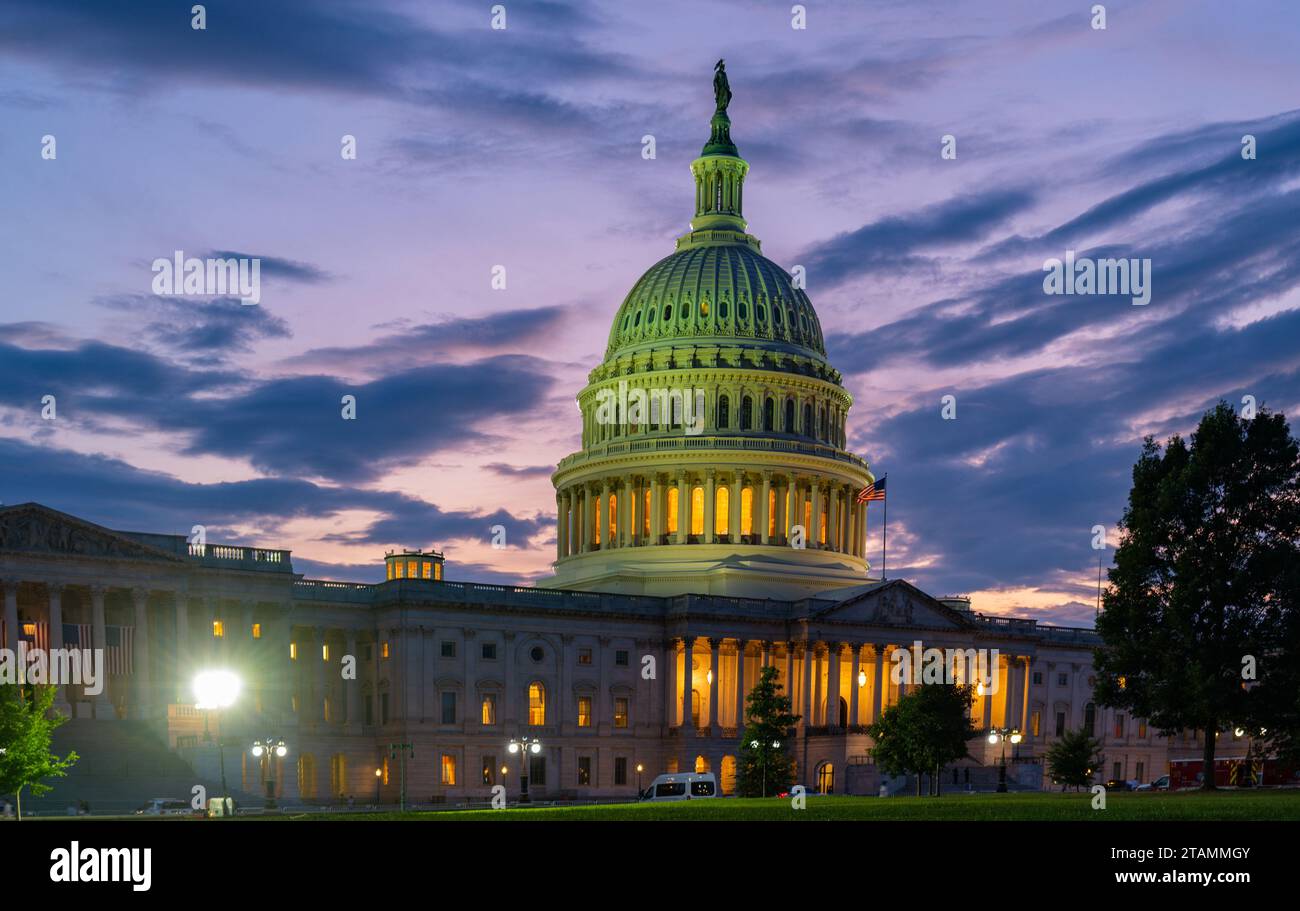 Capitol building at night, Washington DC. U.S. Capitol exterior photos ...
