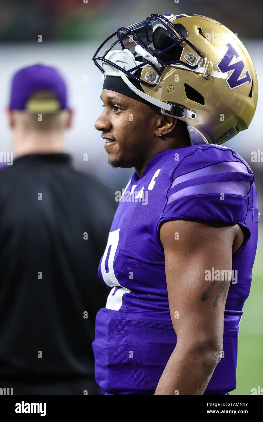 December 01, 2023: Washington Huskies quarterback Michael Penix Jr. (9) warms-up prior to the ...