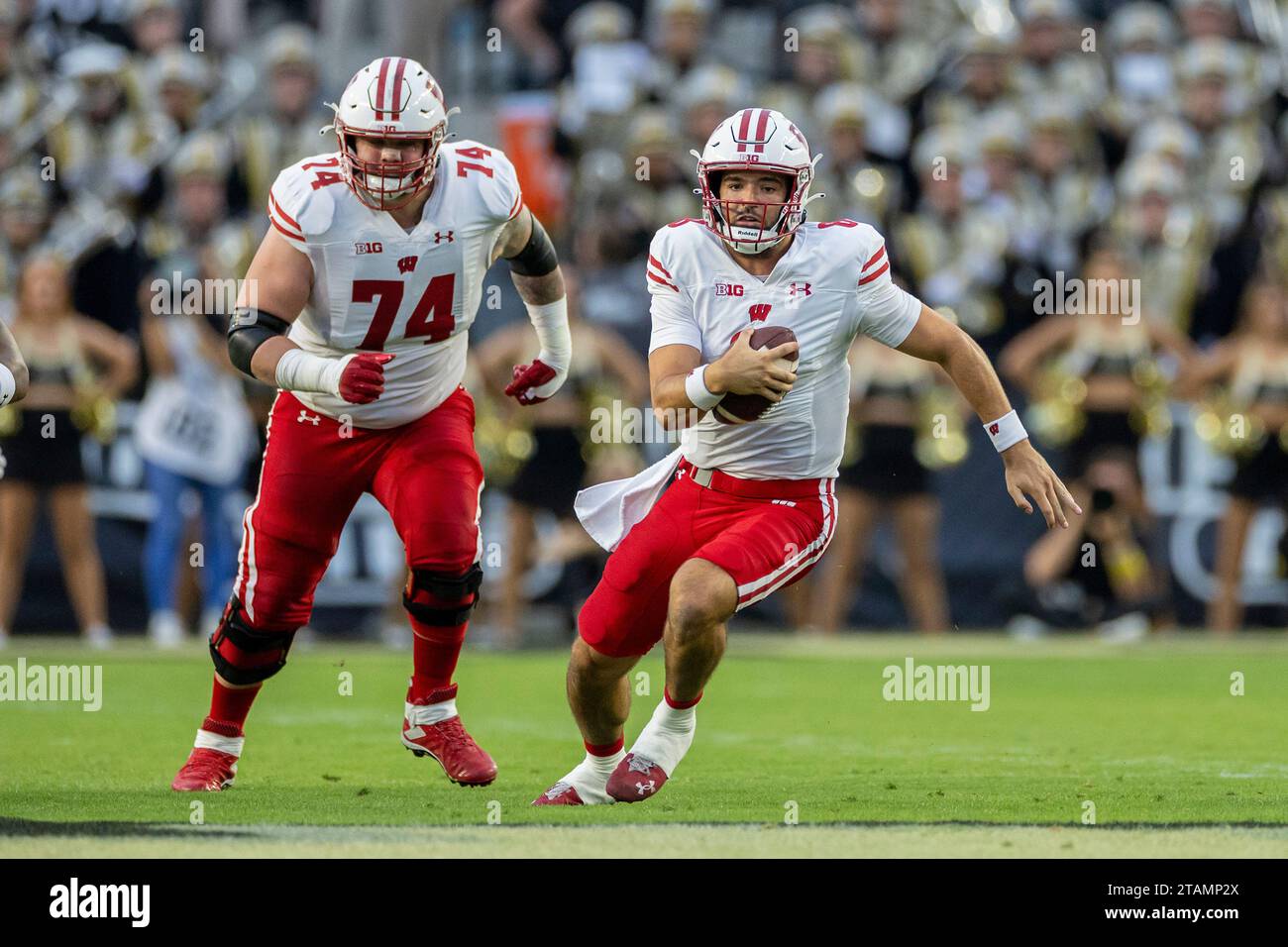 Wisconsin Badgers quarterback Tanner Mordecai (8) scrambles for yardage ...
