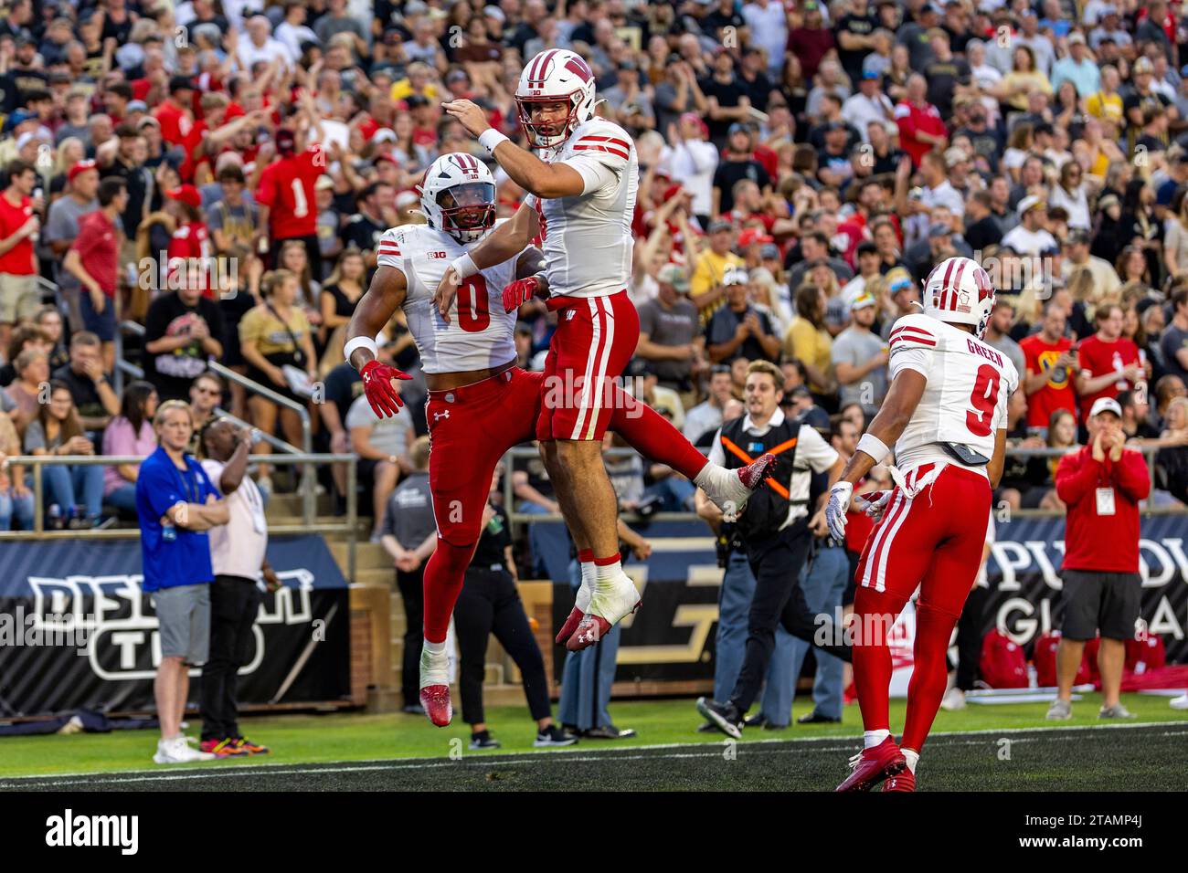 Wisconsin Badgers quarterback Tanner Mordecai (8) celebrates a ...