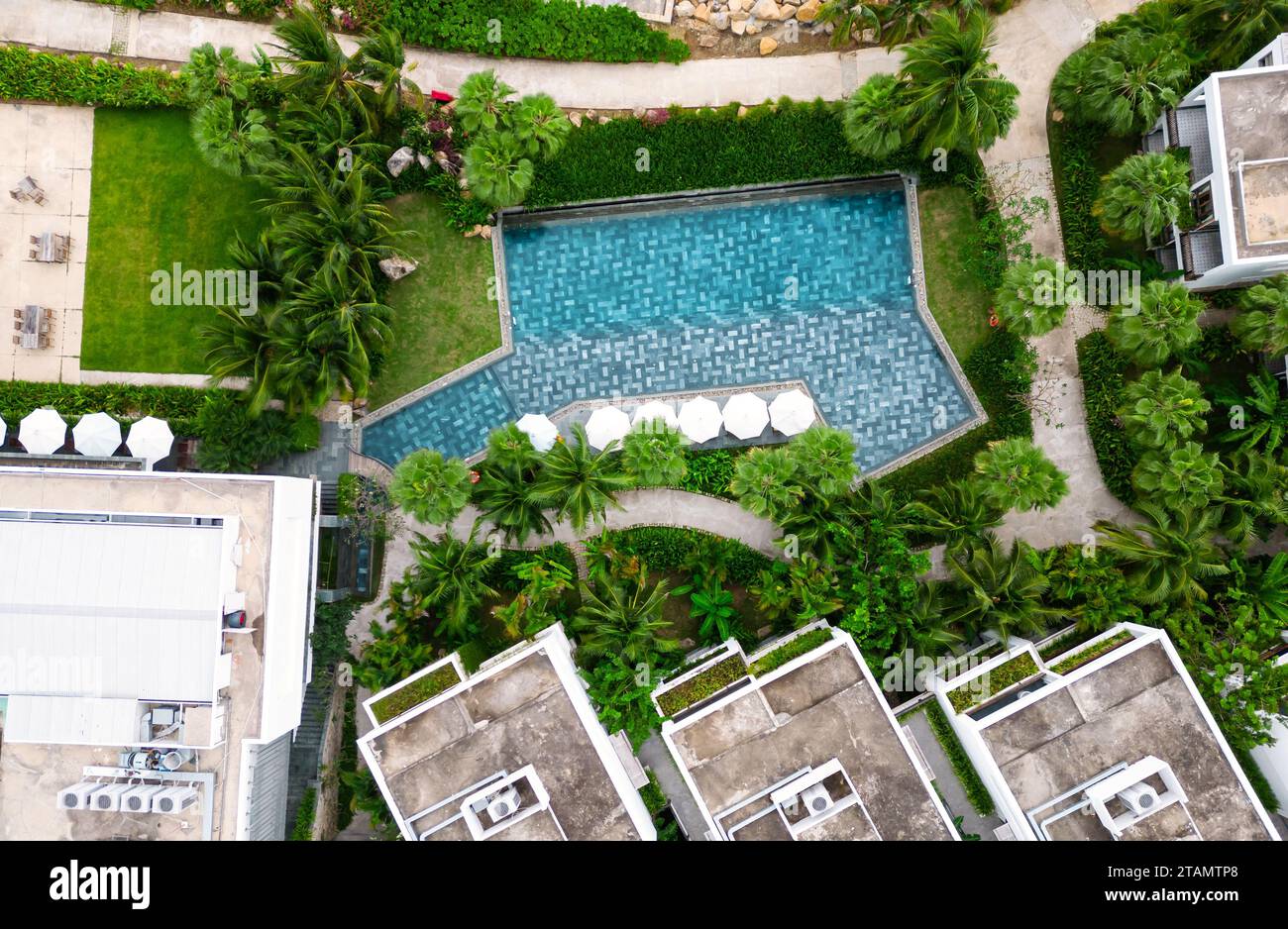 Infinity pool aerial view hi-res stock photography and images - Alamy