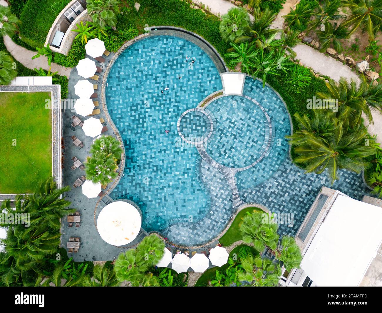Infinity pool aerial view hi-res stock photography and images - Alamy
