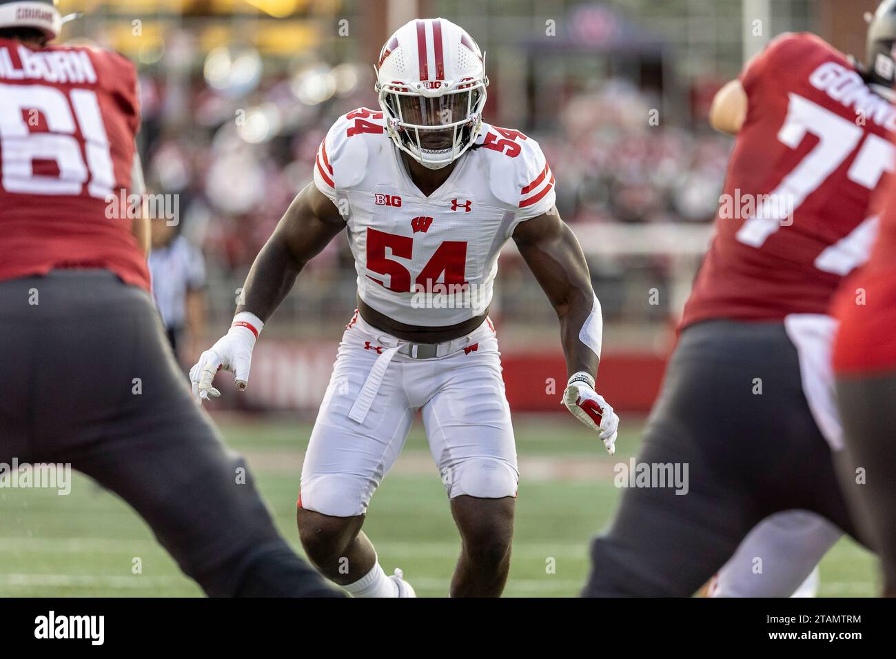 Wisconsin Badgers linebacker Jordan Turner (54) defends during an NCAA ...
