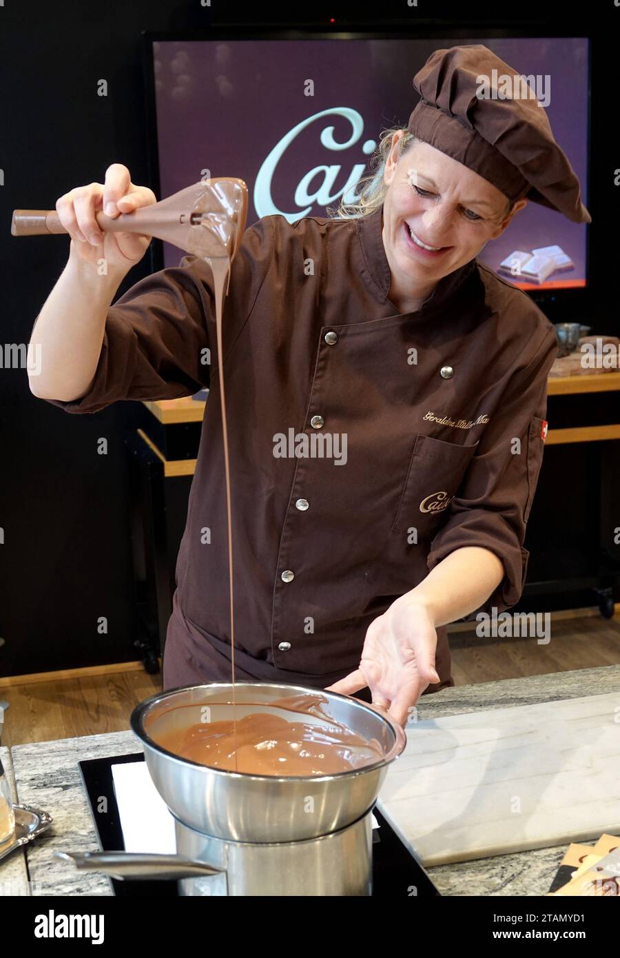 Bain marie chocolate hi-res stock photography and images - Alamy
