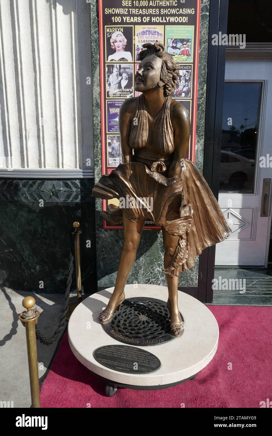 Los Angeles, California, USA 1st December 2023 Marilyn Monroe Statue at ...