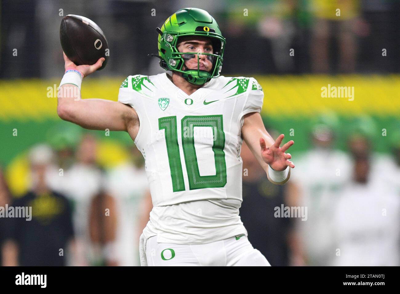 LAS VEGAS, NV - DECEMBER 01: Oregon Ducks quarterback Bo Nix (10) throws a pass during the Pac ...