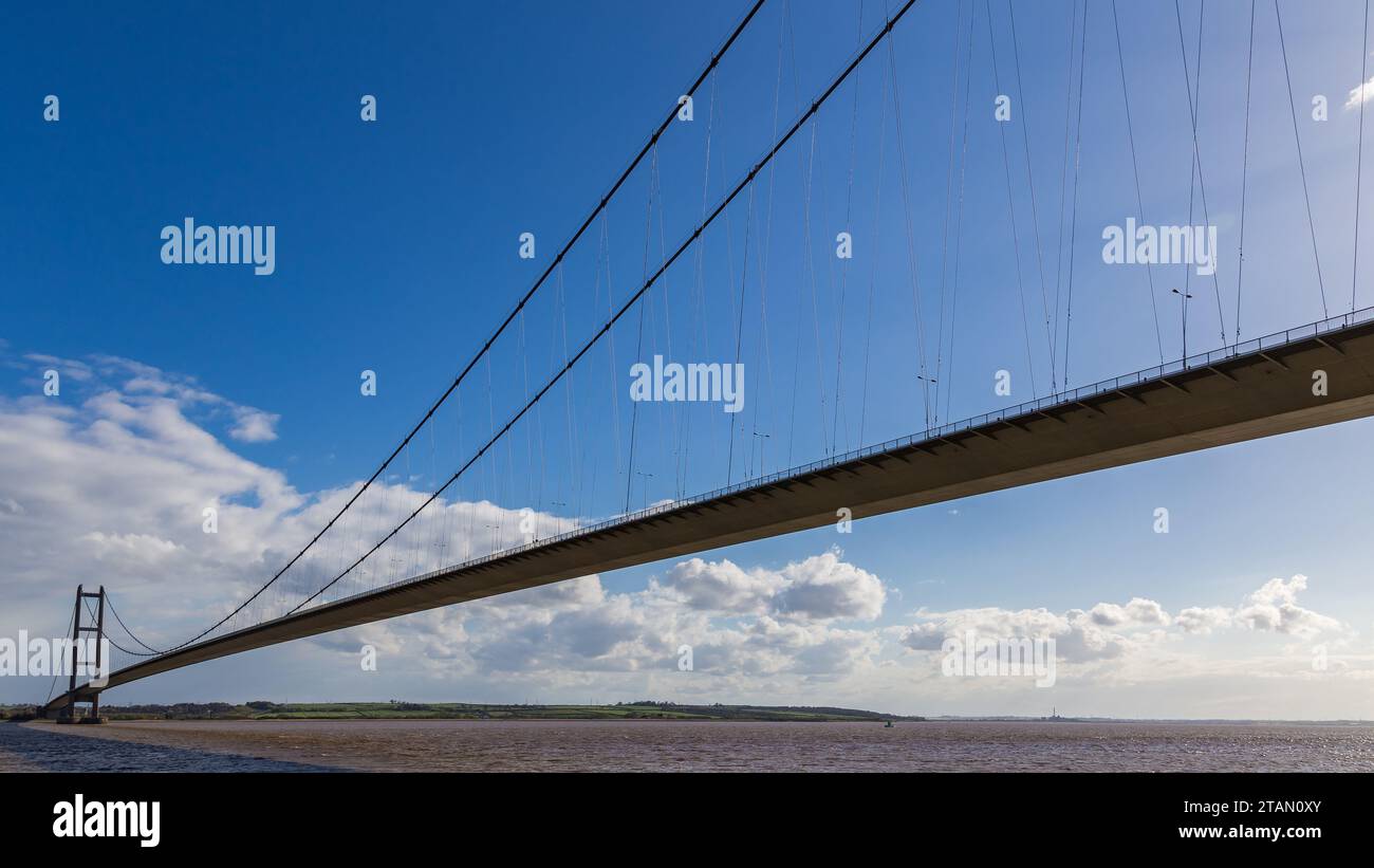 Monument bridge hull hi-res stock photography and images - Alamy