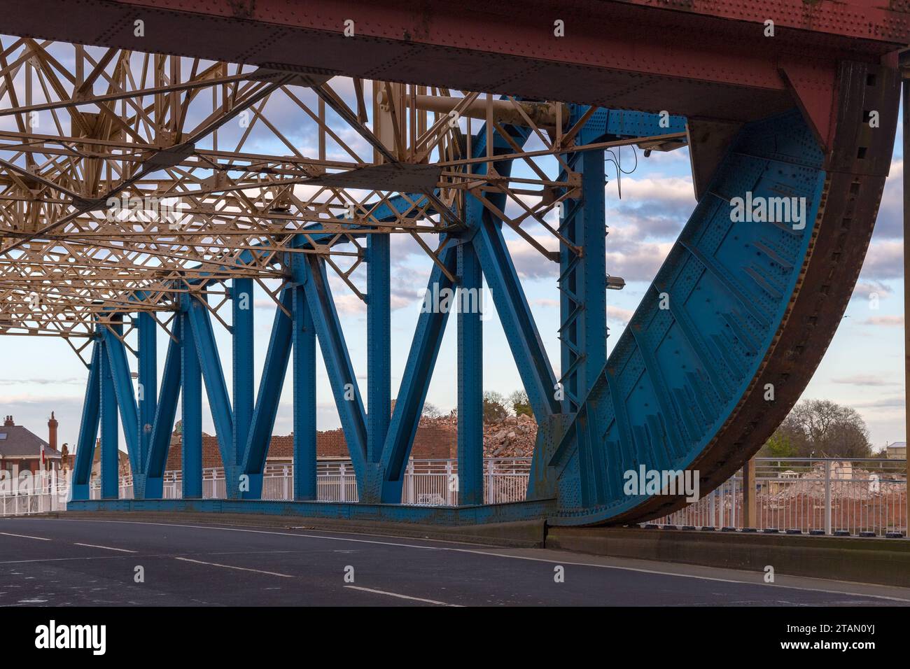 Monument bridge hull hi-res stock photography and images - Alamy