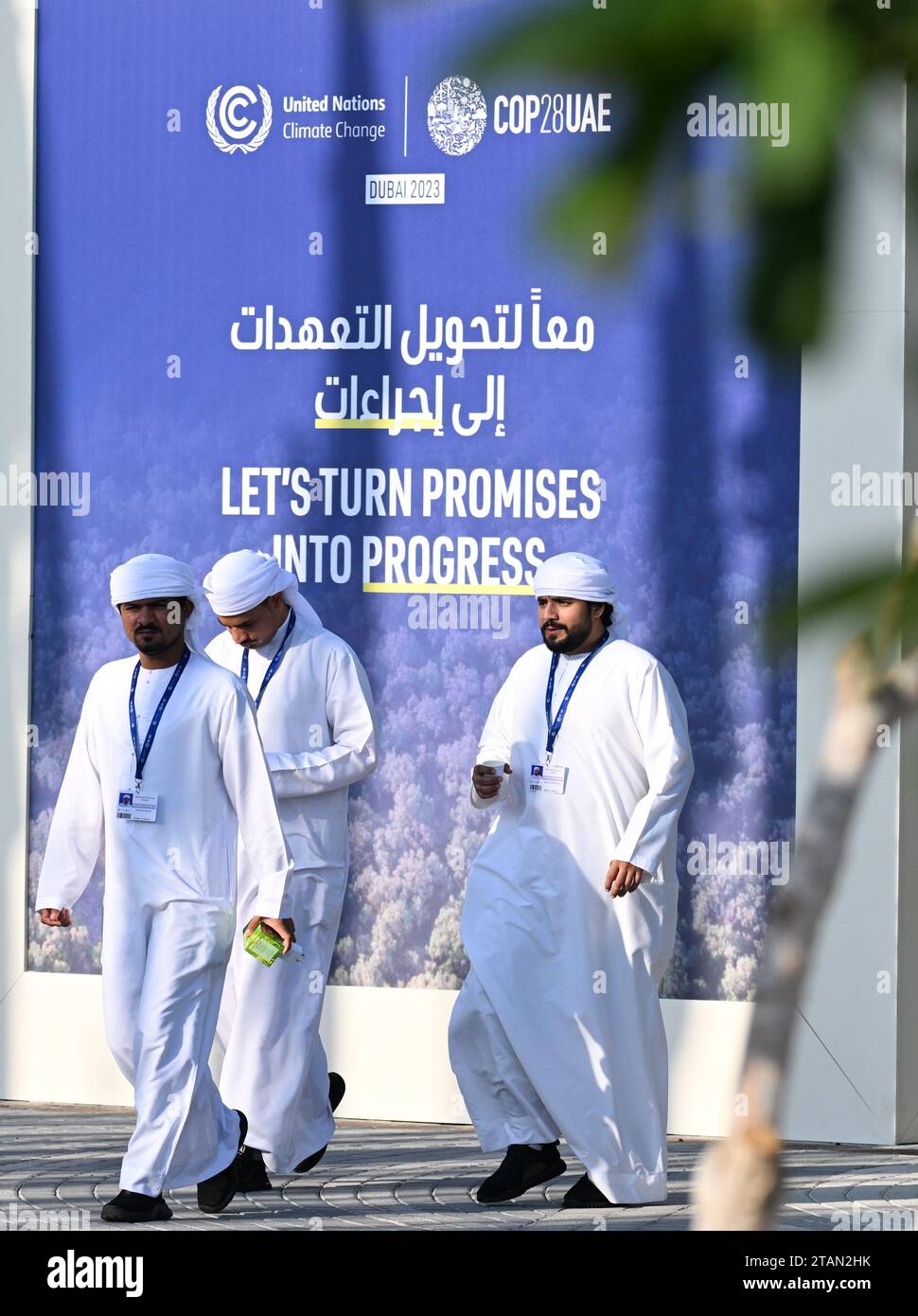 Dubai, United Arab Emirates. 02nd Dec, 2023. Visitors come to the ...