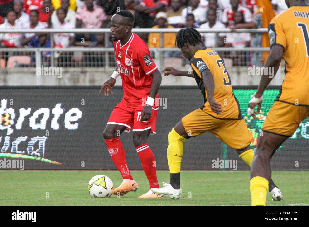 DAR ES SALAAM, TANZANIA - NOVEMBER 25: CLATOUS CHOTA CHAMA of Simba and ...