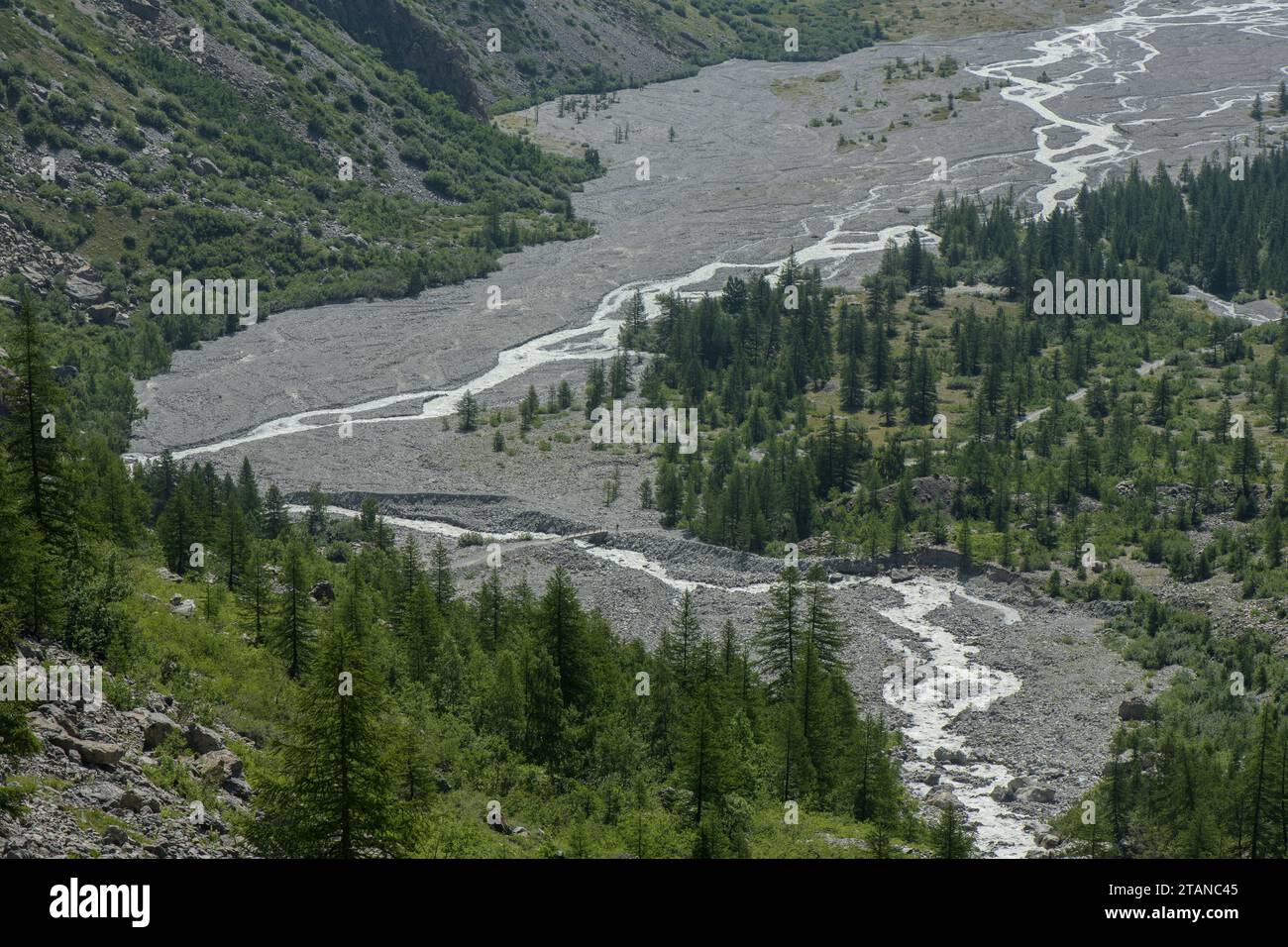 Torrent de montagnes hi-res stock photography and images - Alamy