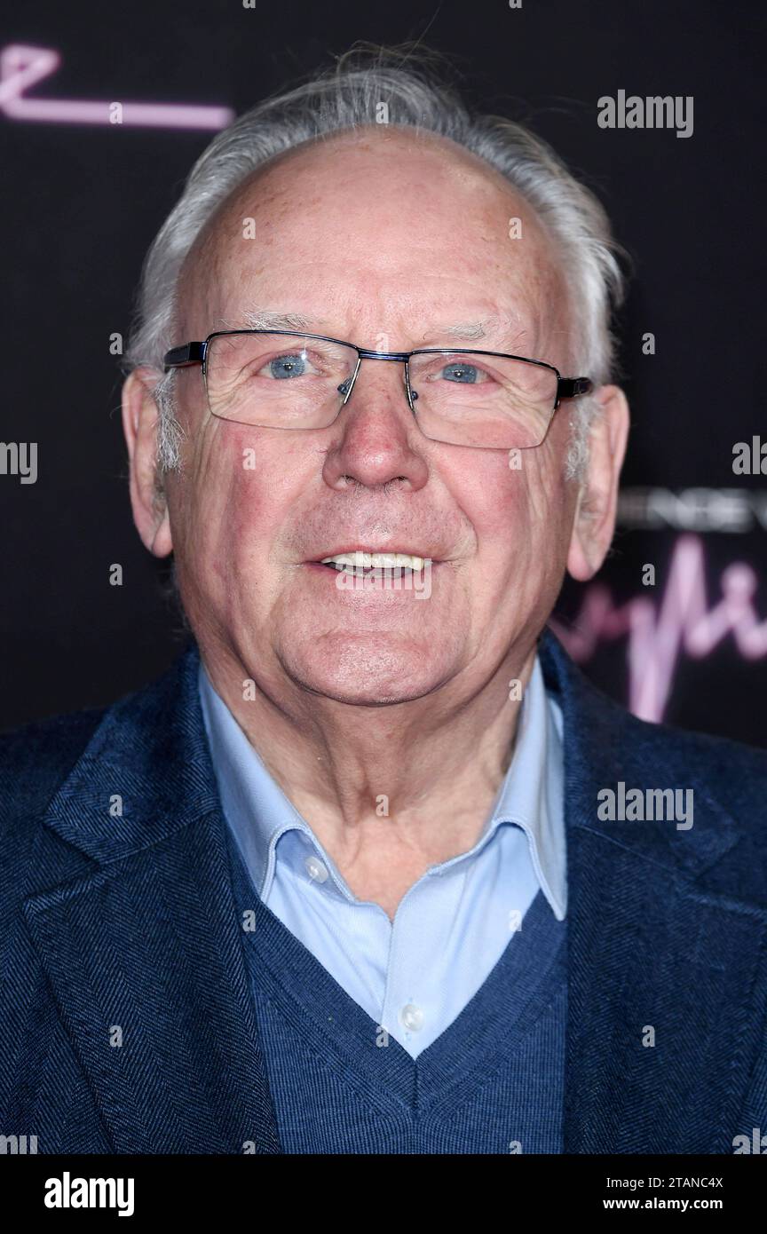 Pete Waterman bei der Ankunft zum Konzert An Audience with Kylie in der ...