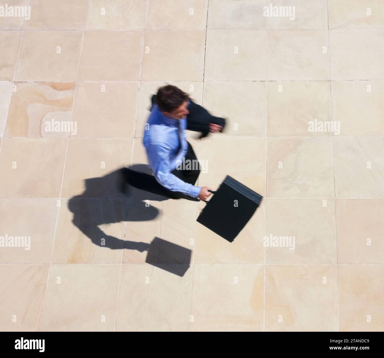 People running in panic hi-res stock photography and images - Alamy