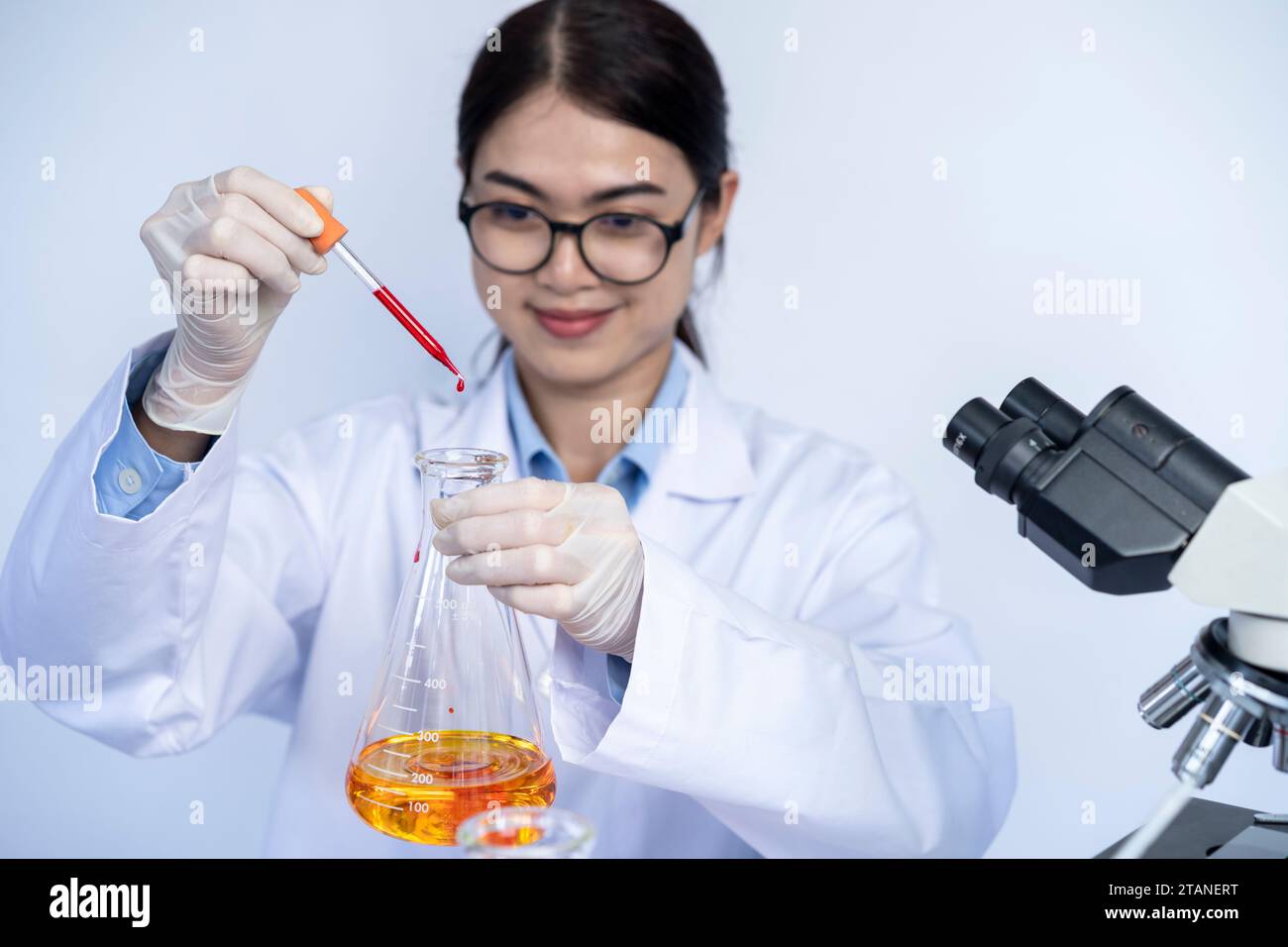 Women science part view hi-res stock photography and images - Alamy