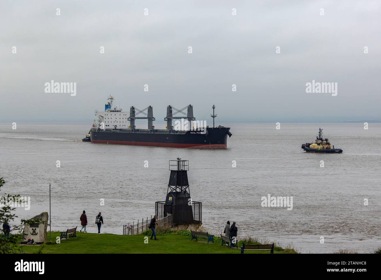 Bulk carrier Royal Pearl heading for port Stock Photo - Alamy Bulk carrier Royal Pearl heading for port Stock Photo - Alamy