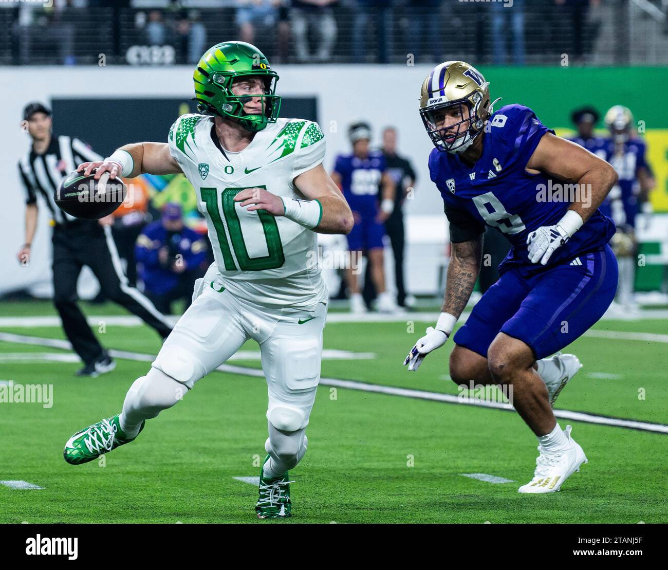 Allegiant Stadium. 01st Dec, 2023. NV U.S.A. Oregon quarterback Bo Nix ...