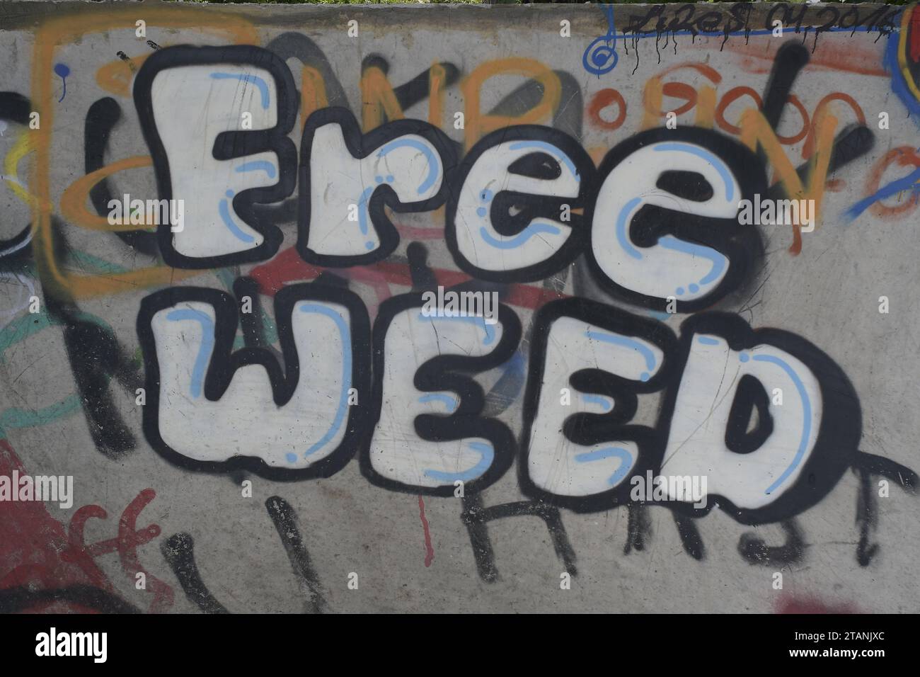 Graffiti of weed hi-res stock photography and images - Alamy