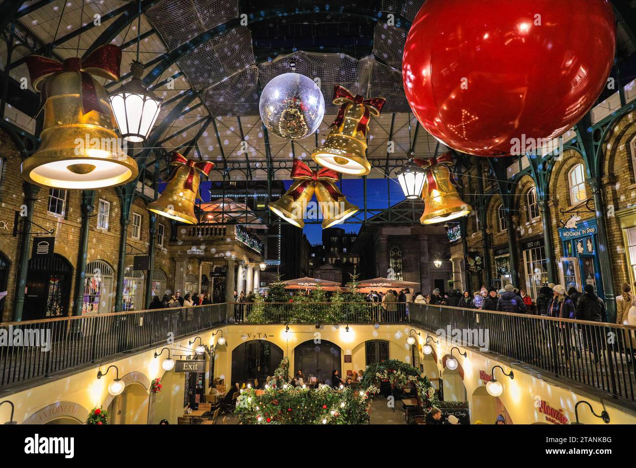 The pretty Covent Garden Christmas lights and decorations in the ...