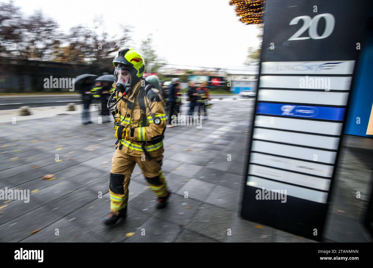 Zagreb, Croatia. 02nd Dec, 2023. Firefighter compete during Zagreb ...