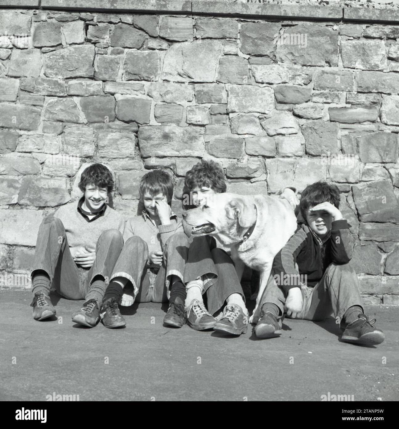 Gang of boys 1970s hi-res stock photography and images - Alamy