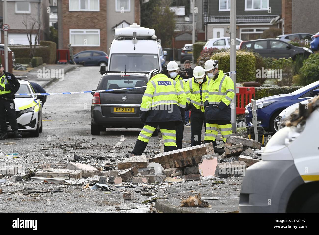 Police with gas engineers hi-res stock photography and images - Alamy