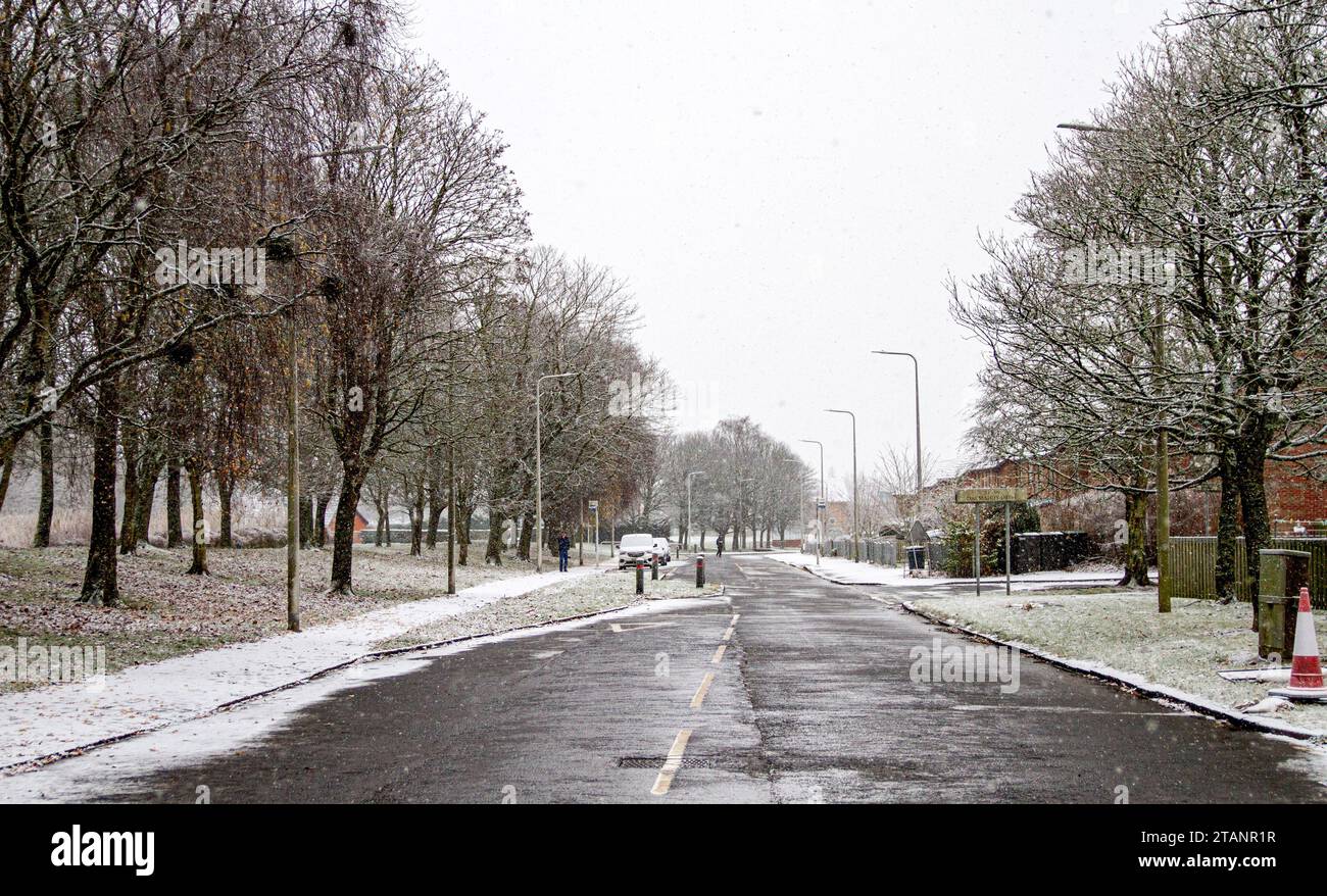 Snow falling in dundee hi-res stock photography and images - Alamy