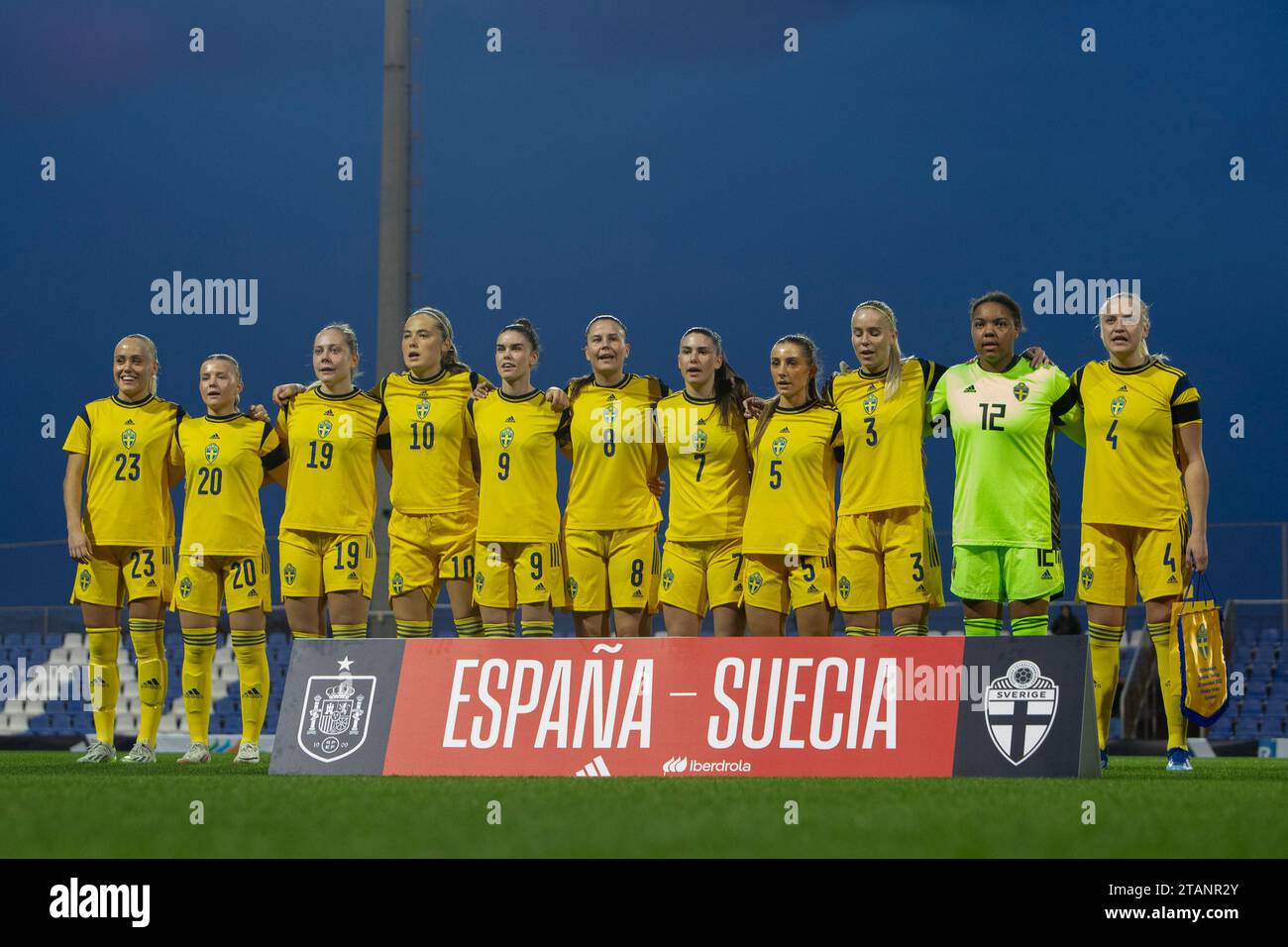 Women friendly match hi-res stock photography and images - Alamy