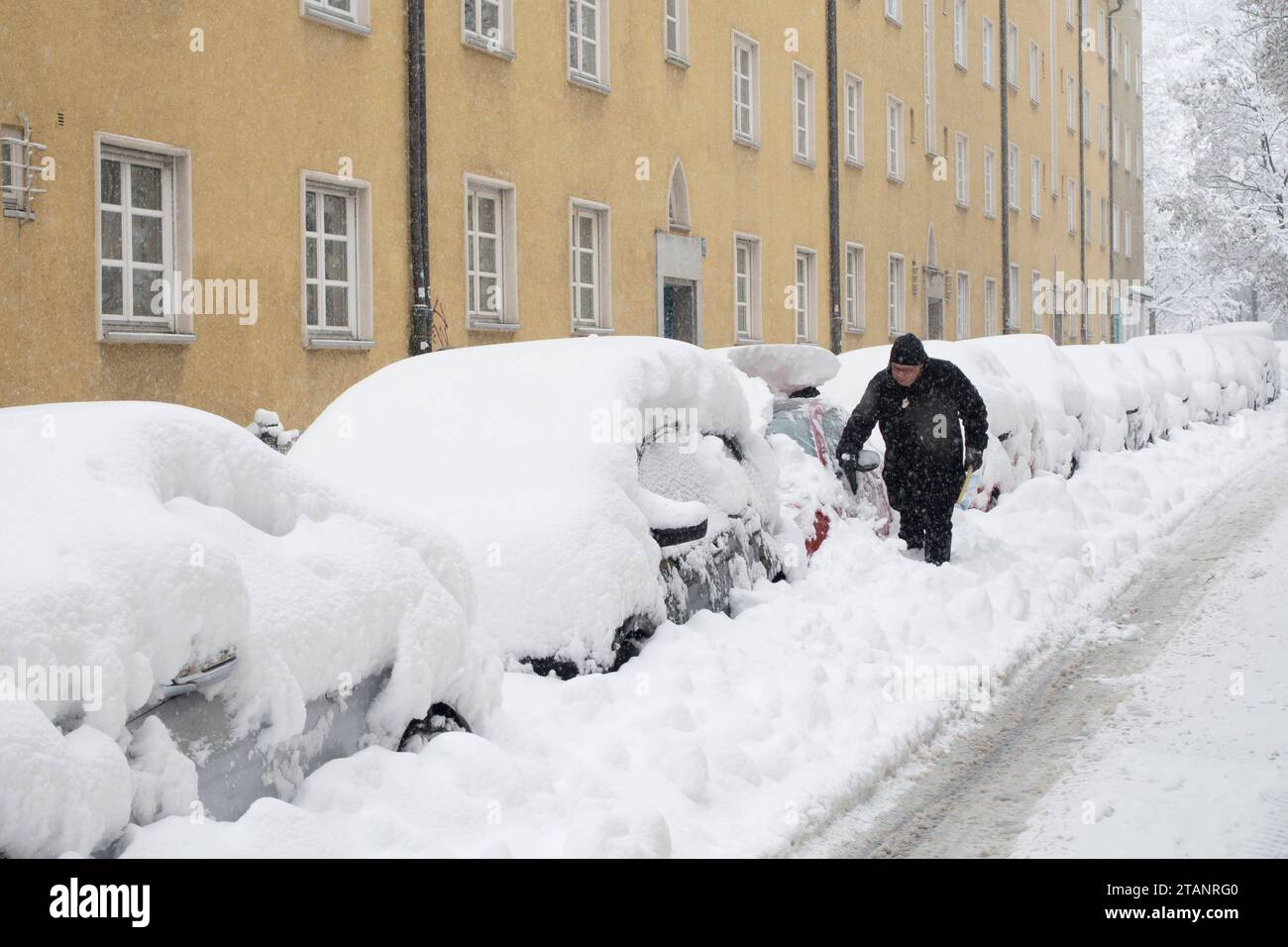 Munich, Germany. 02nd Dec, 2023. Heavy snow fall covered the city of ...